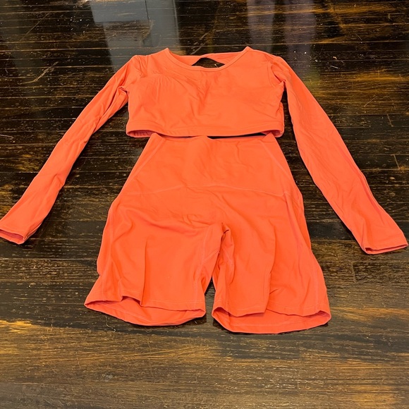 Amazon | Shorts | Coral Backless Cropped Longsleeve With Scrunch Biker ...